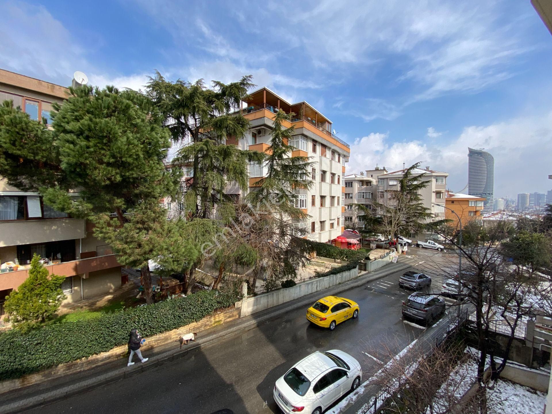 Emlakçıdan İstanbul Kadıköy Acıbadem Mahallesi 2+1 Satılık Daire 2.900. ...