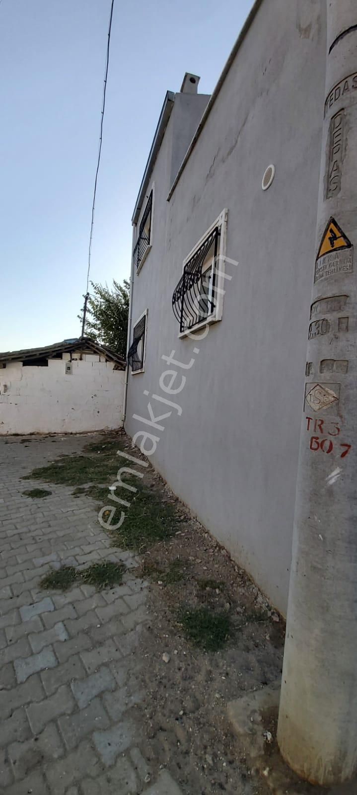 Emlakçıdan Aydın Germencik Üzümlü Mahallesi 3+1 Satılık Müstakil 1.050. ...